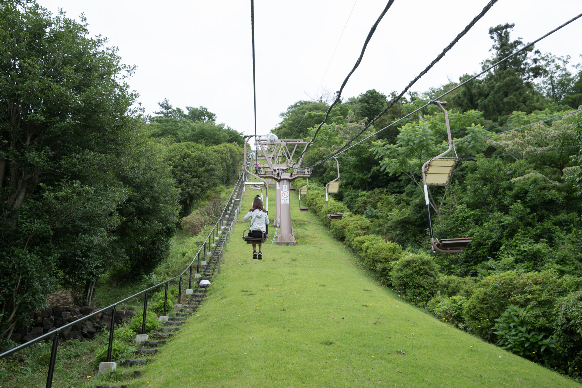 空と海の碧の世界に溶け込む！小室山のリッジウォーク“MISORA”のパノラマビューと絶景カフェで伊豆の自然に没入体験 - 静岡県観光公式ブログ